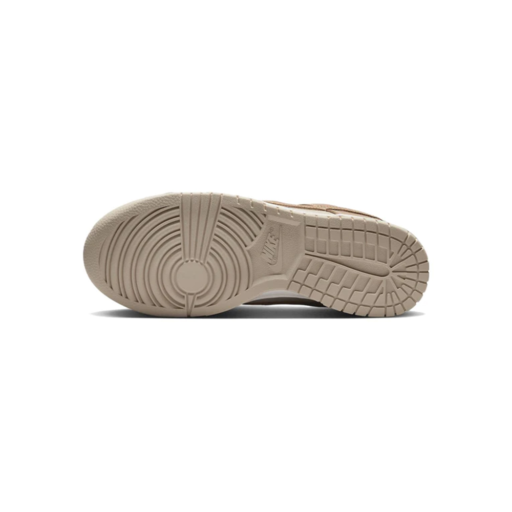 Nike Dunk Low SE Sand Drift (W)Nike Dunk Low SE Sand Drift (W) - OFour